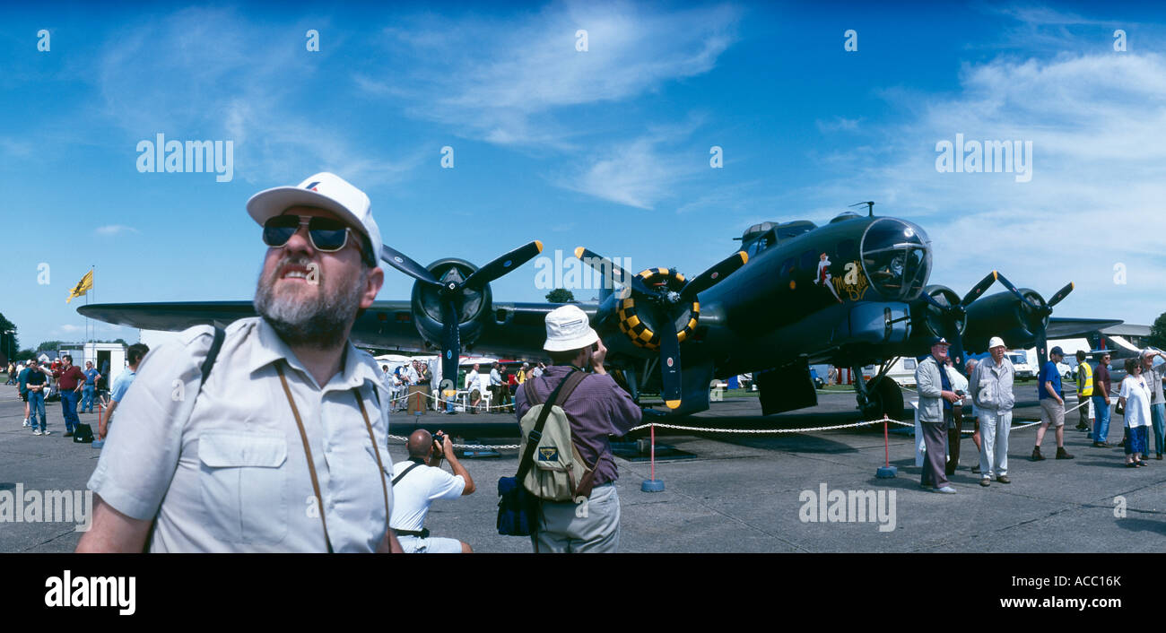 Aircraft spotter hi-res stock photography and images - Alamy