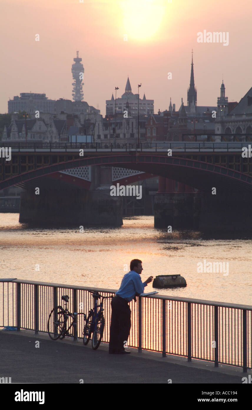 2003 summer uk london river hi-res stock photography and images - Alamy