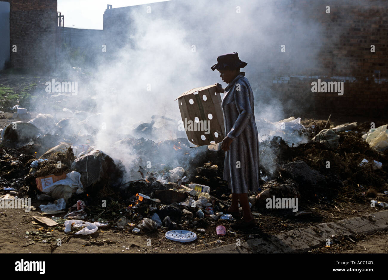 Scavenge the dump africa hi-res stock photography and images - Alamy