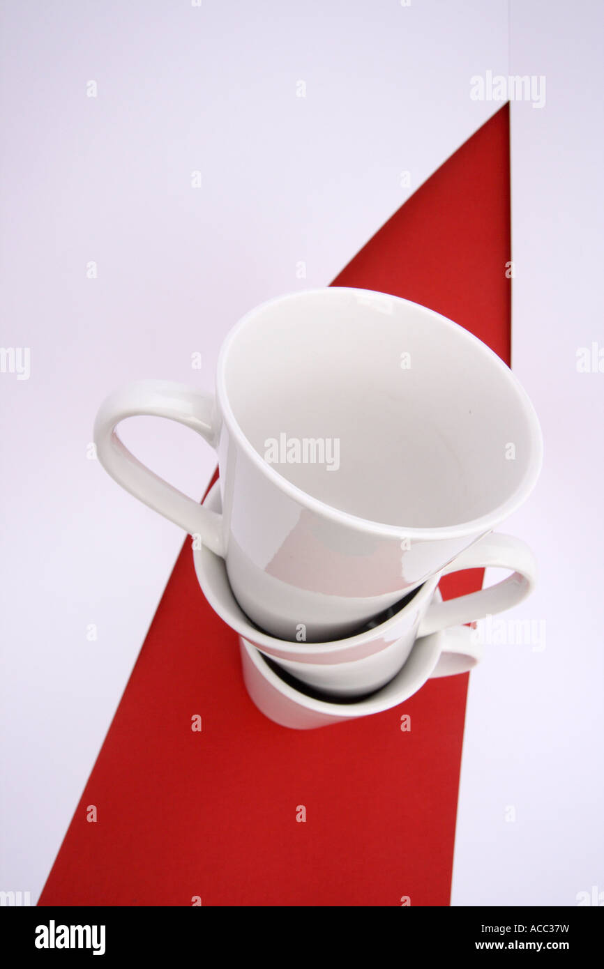 TOP VIEW WHITE COFFEE CUPS RED AND WHITE BACKGROUND VERTICAL BDB11046 ...