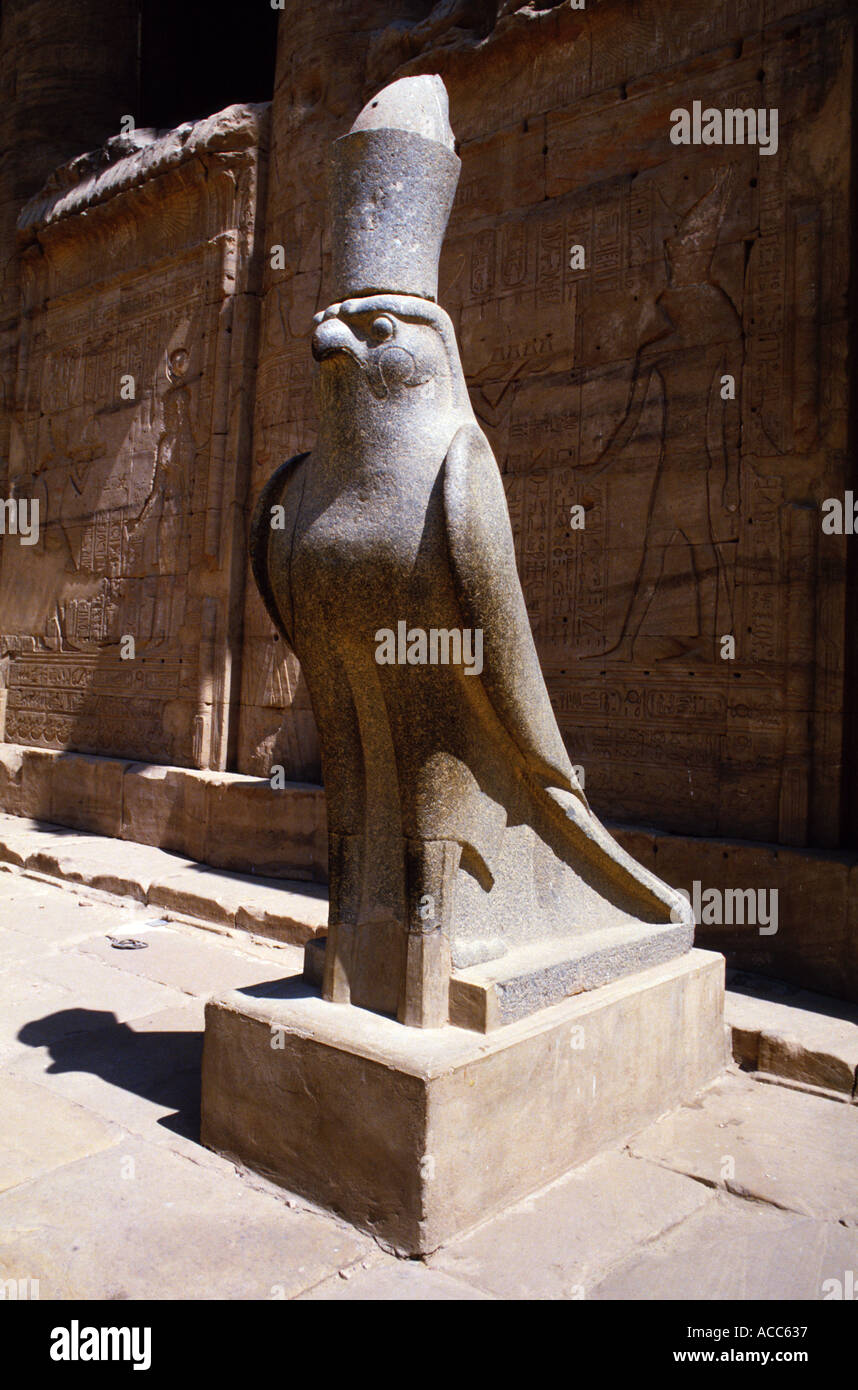 Statue horus hi-res stock photography and images - Alamy