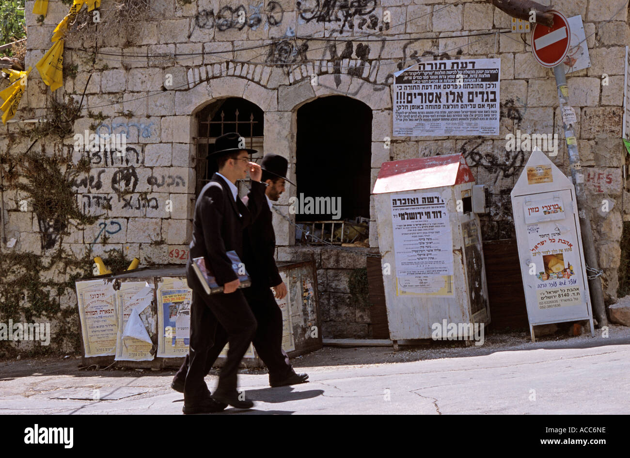 Jewish men walking up street in Mea Sharim, Jerusalem Stock Photo - Alamy