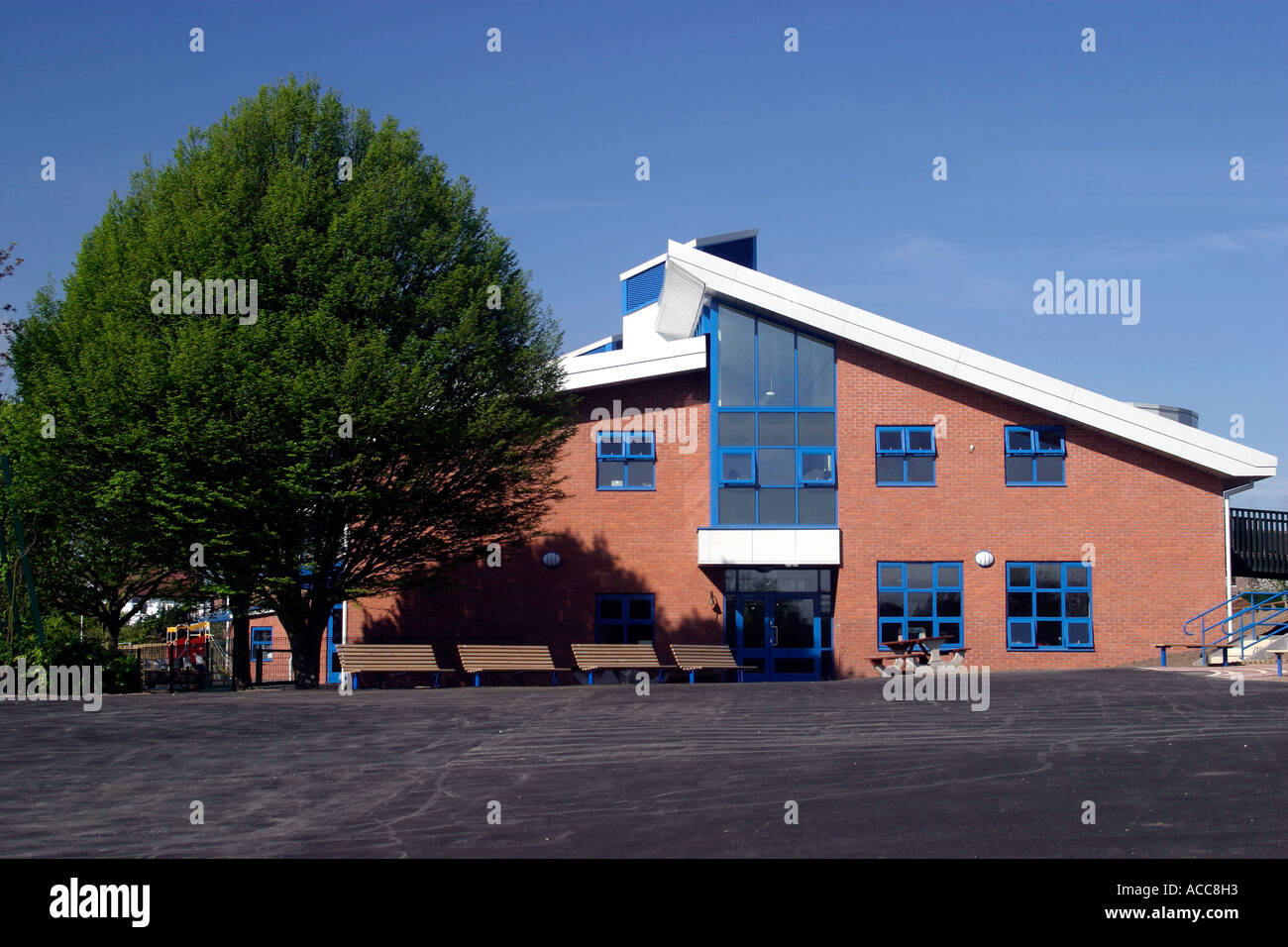 The new Mapperley Plains School the eco friendly school building and ...