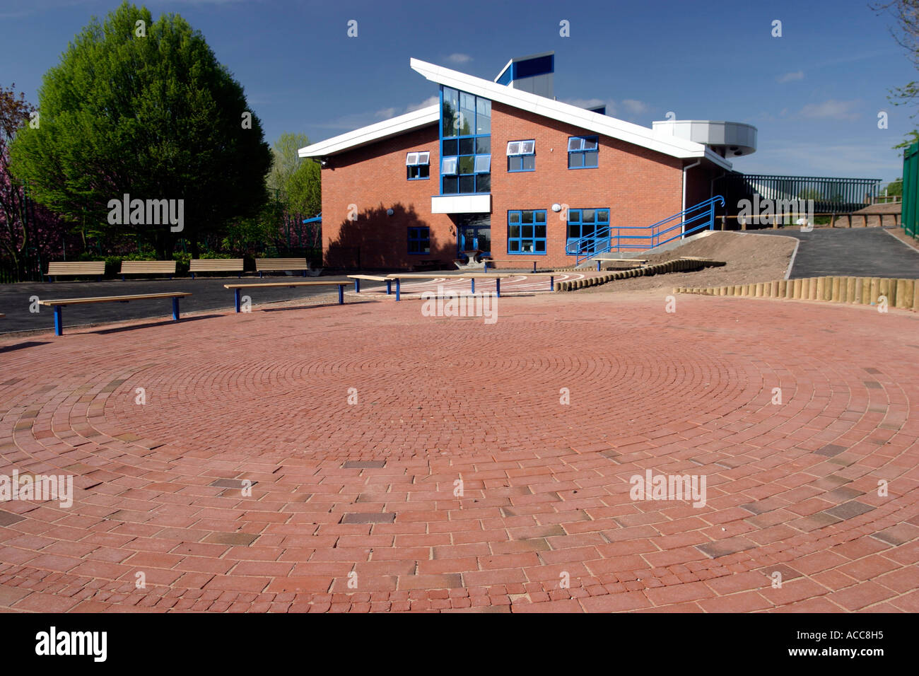 The new Mapperley Plains School the eco friendly school building and ...