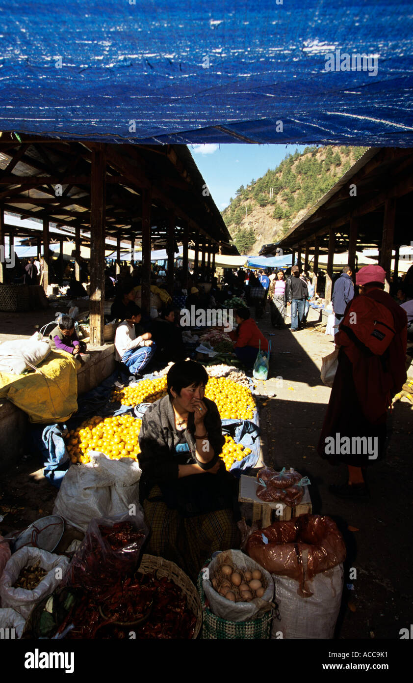 Market scene bhutan hi-res stock photography and images - Alamy