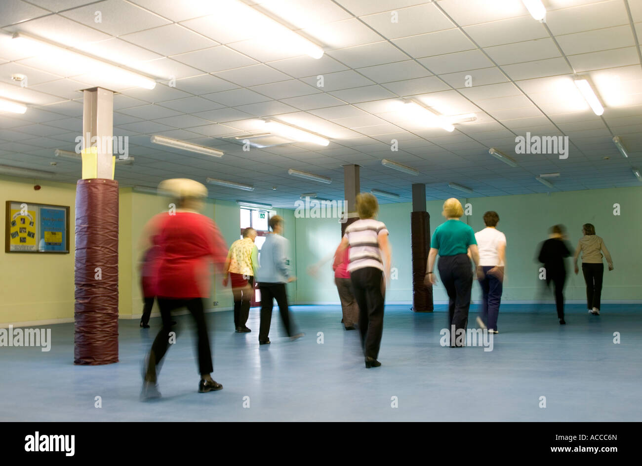ladies doing indoor exercise routine Stock Photo - Alamy