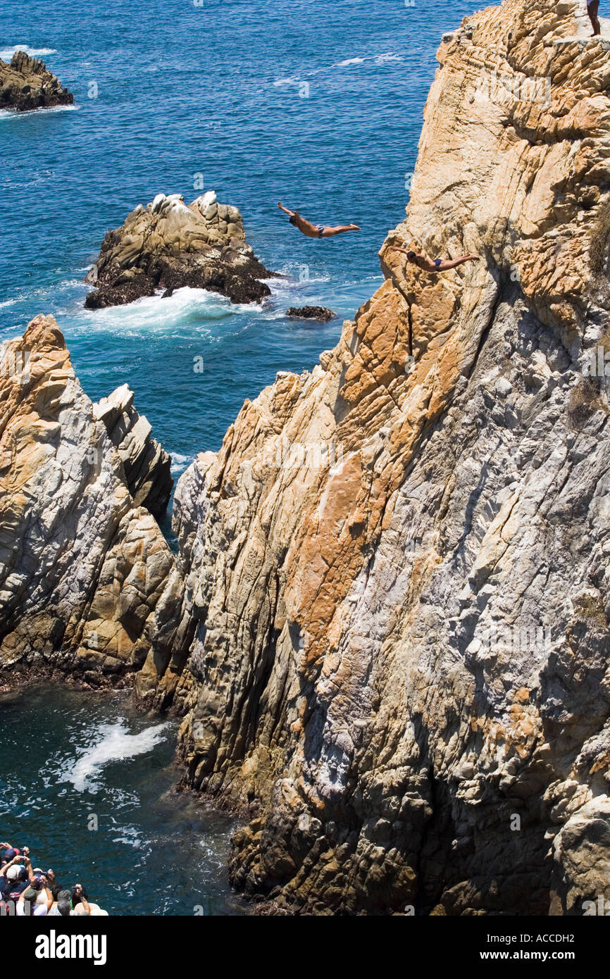 Two cliff divers hi-res stock photography and images - Alamy