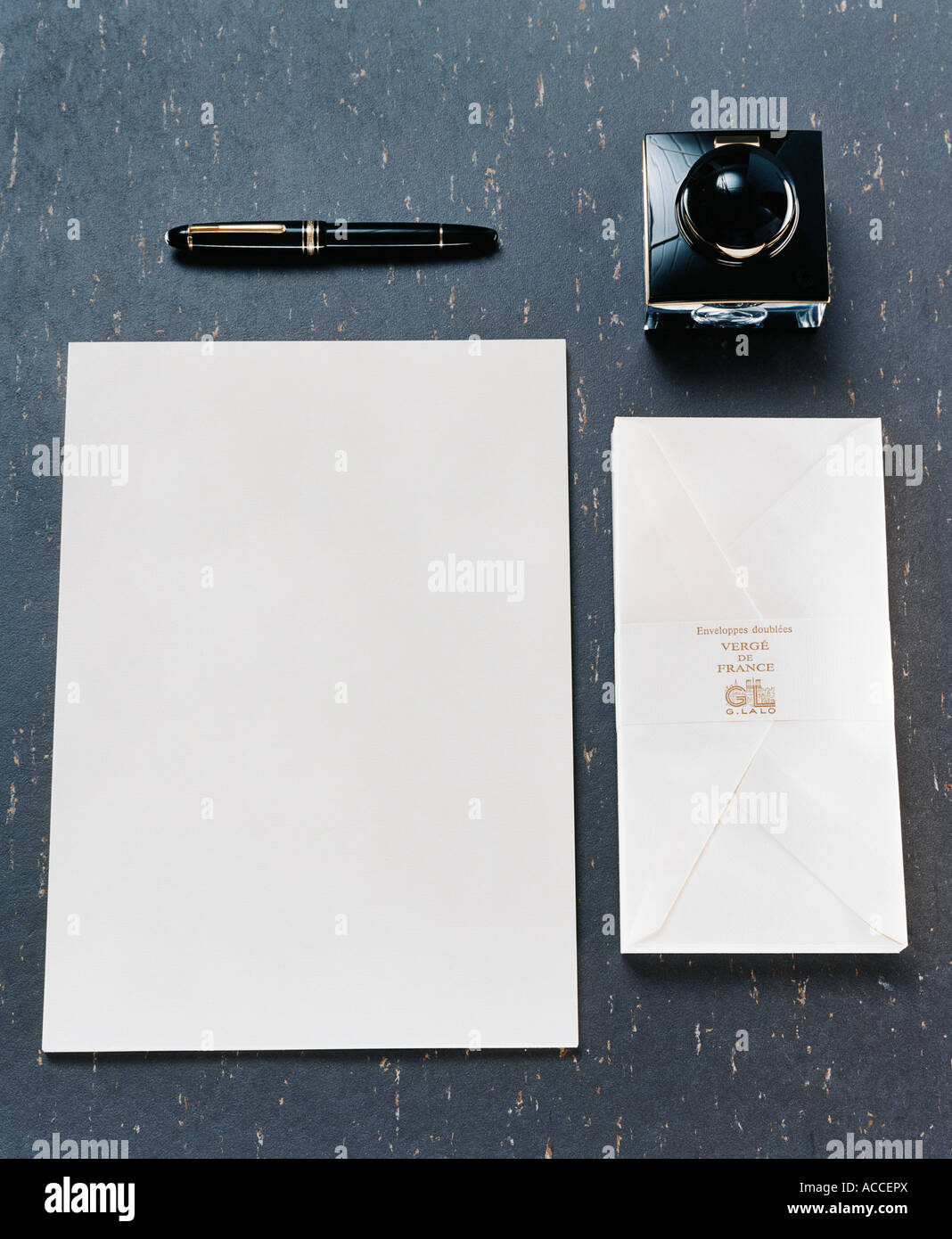 Pen ink envelope and paper Stock Photo - Alamy