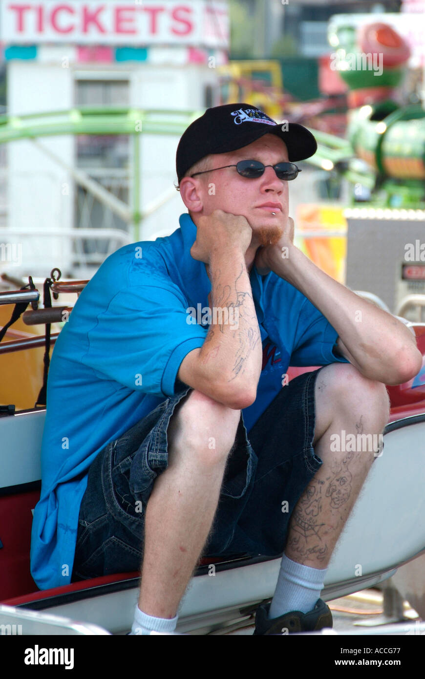 Carnival game vendor Stock Photo - Alamy