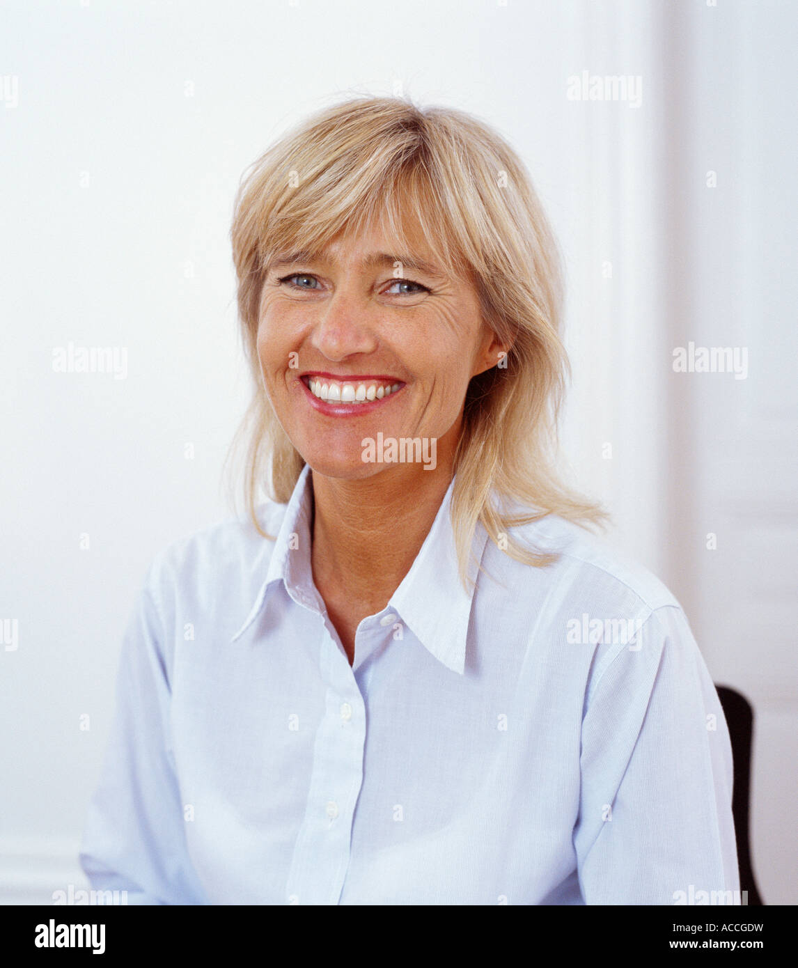 Portrait of a smiling woman Stock Photo - Alamy