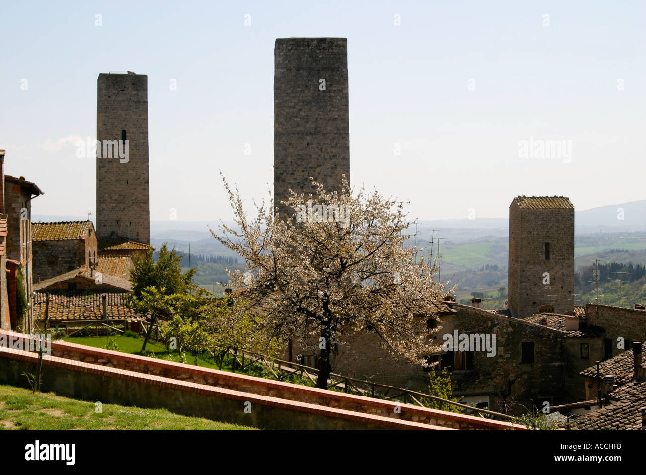 Italian tall buildings hi-res stock photography and images - Alamy