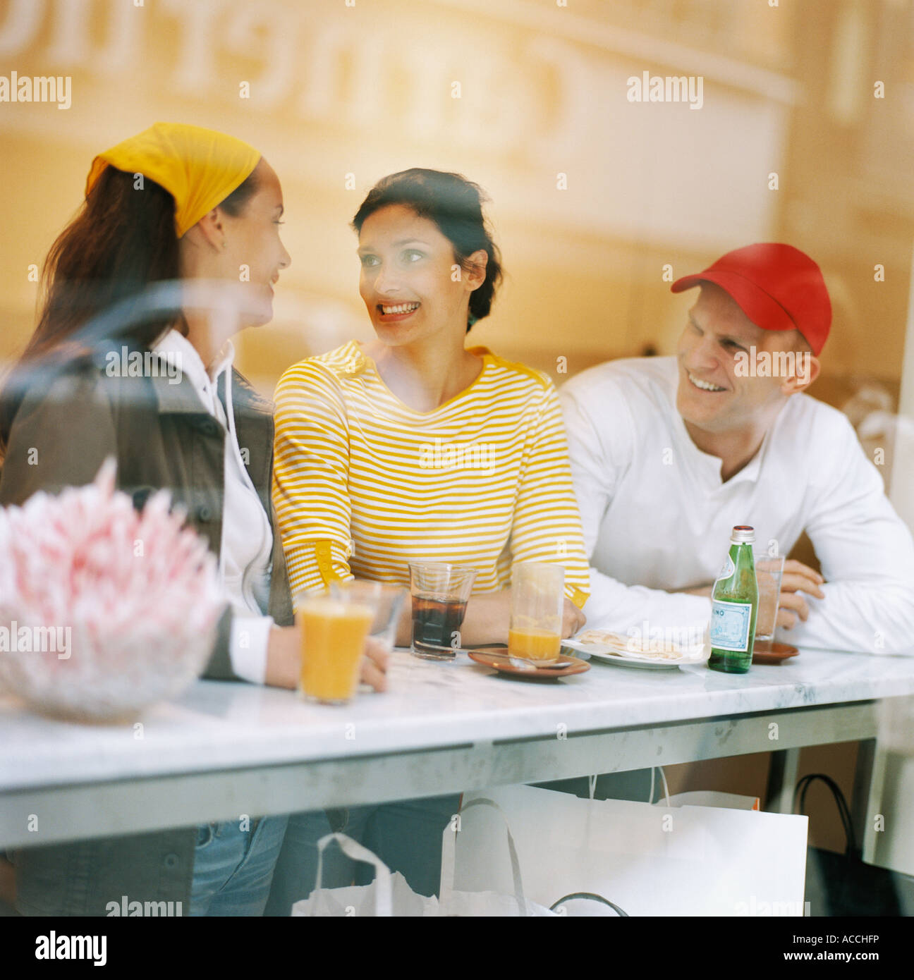 Two friends having break in a cafe hi-res stock photography and images ...