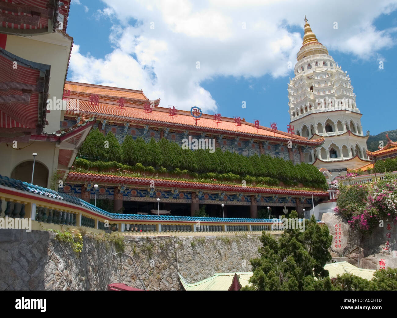 KEK LOK SI TEMPLE AND BAN PO THAR, AYER ITAM, PENANG, MALAYSIA Stock ...