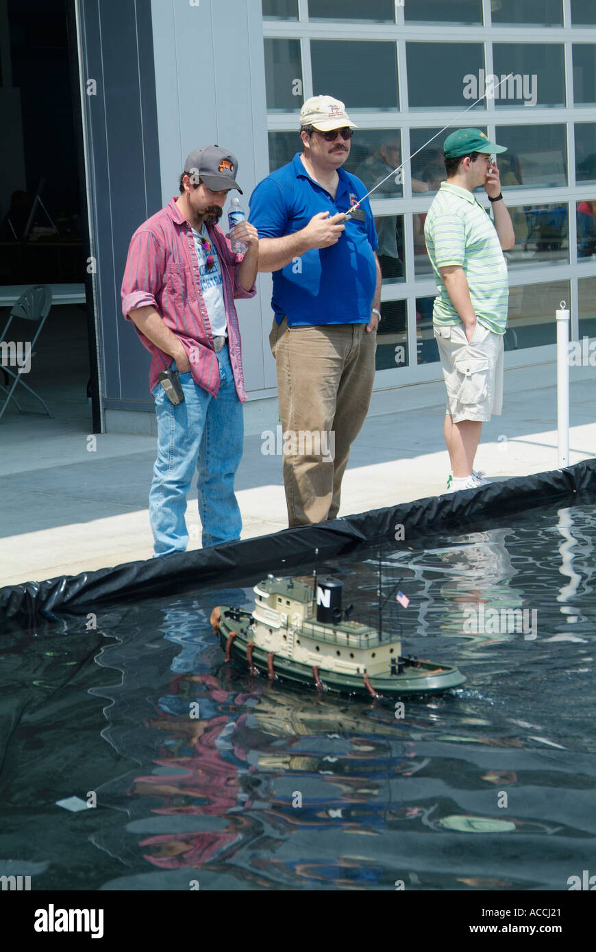 Model boat hobbyist club demonstrate ships and boats at local ...