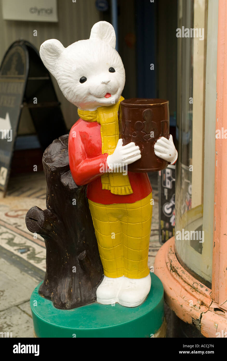 Rupert bear hi-res stock photography and images - Alamy