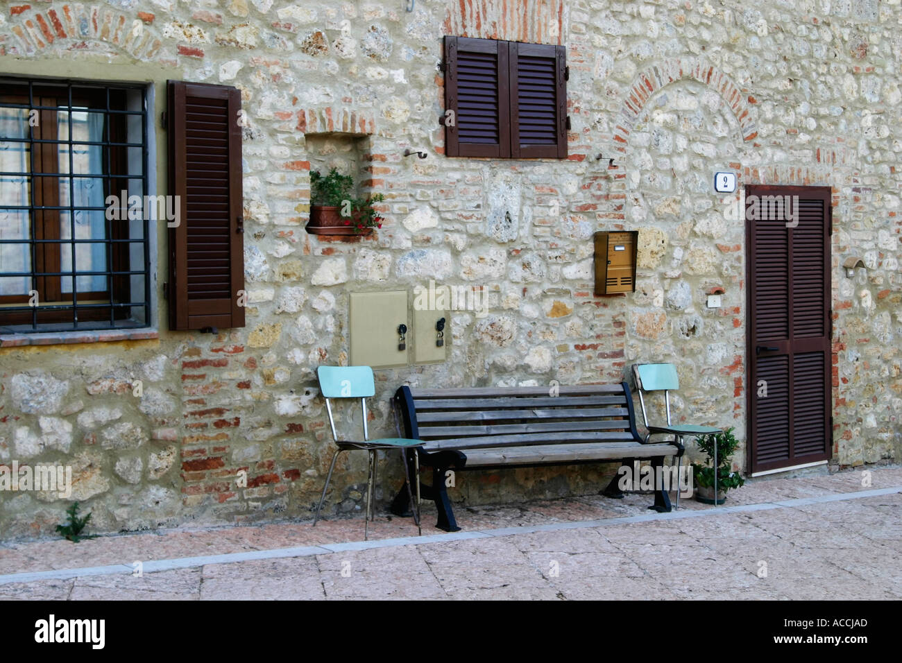 Bench in front of house hi-res stock photography and images - Alamy