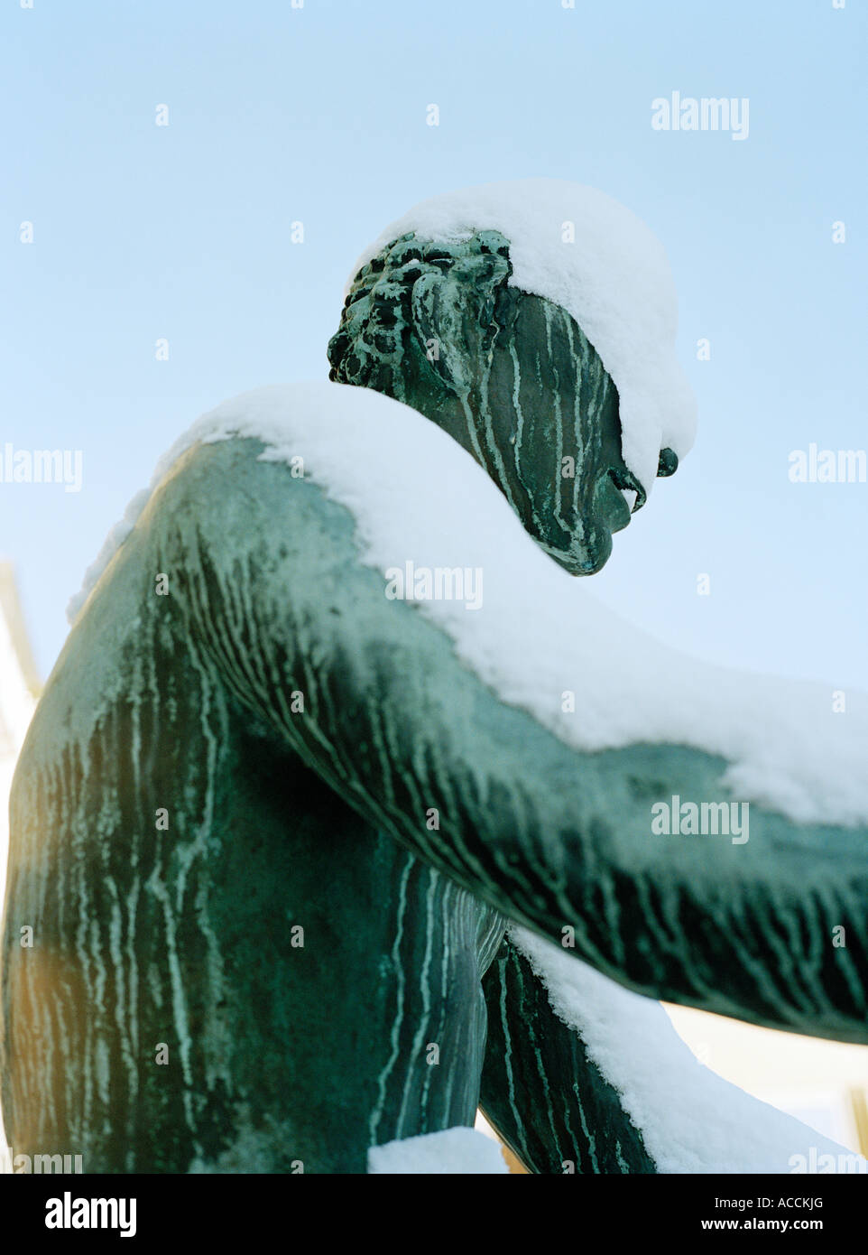 Statue covered in snow hi-res stock photography and images - Alamy