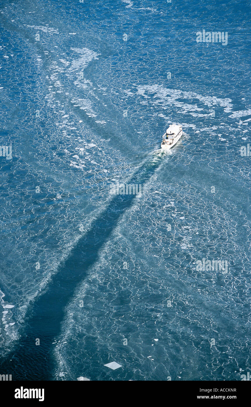 Boat wave pattern sea hi-res stock photography and images - Alamy