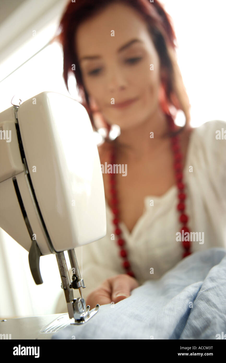 Sewing machine woman hi-res stock photography and images - Alamy