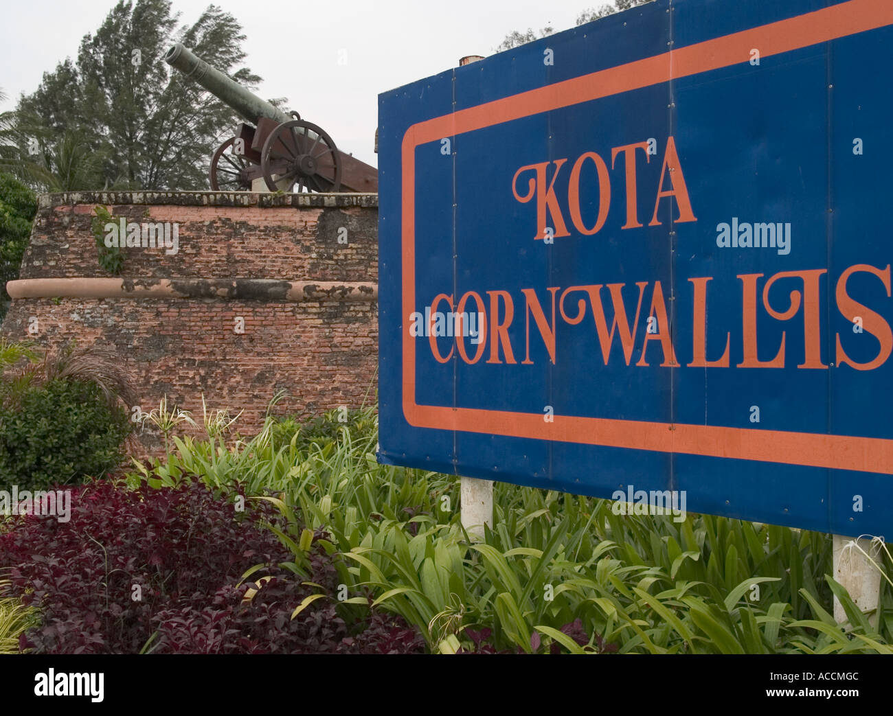 SIGN,WALL AND CANONS OF KOTA CORNWALLIS, GEORGETOWN PENANG MALAYSIA ...