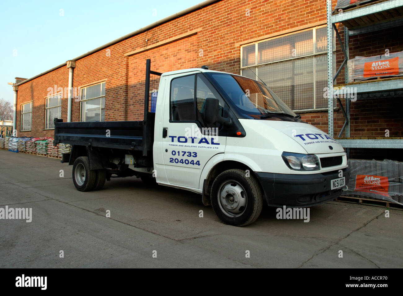 Builders merchant delivery hi-res stock photography and images - Alamy