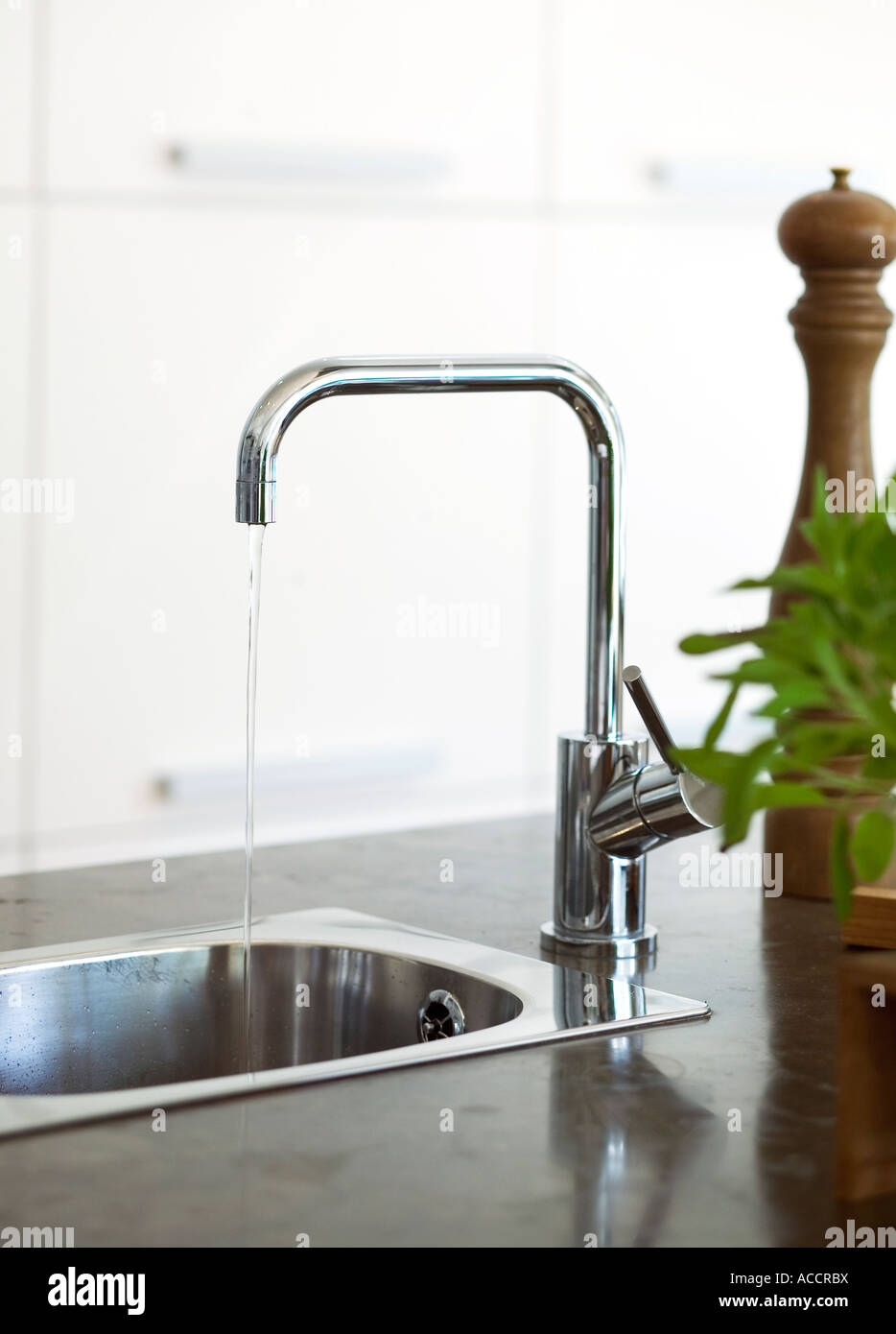 Sink detail hi-res stock photography and images - Alamy