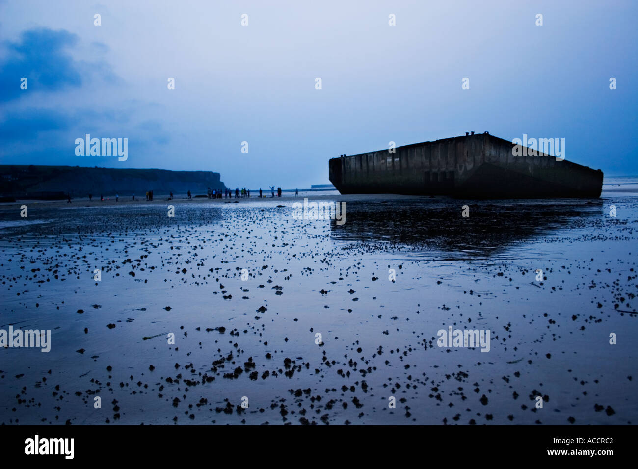 Ww2 beach landing hi-res stock photography and images - Alamy