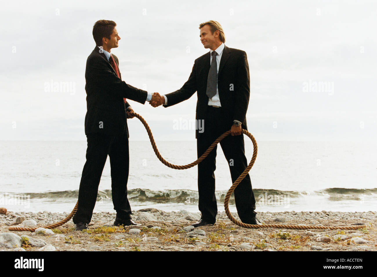 Two hands holding rope hi-res stock photography and images - Alamy