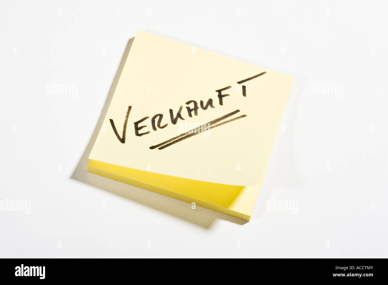 yellow sticky note with text Stock Photo - Alamy