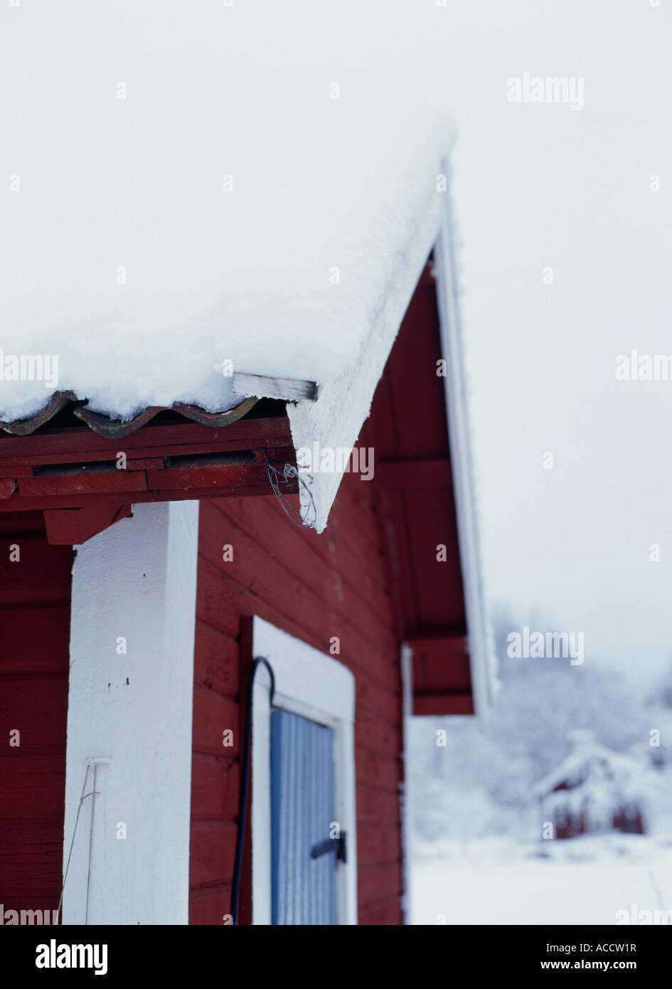 Snow on a roof Stock Photo - Alamy
