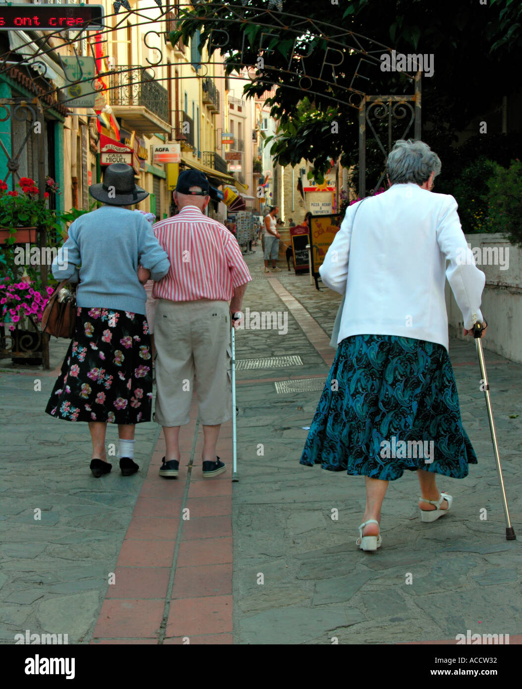 Hampered hi-res stock photography and images - Alamy