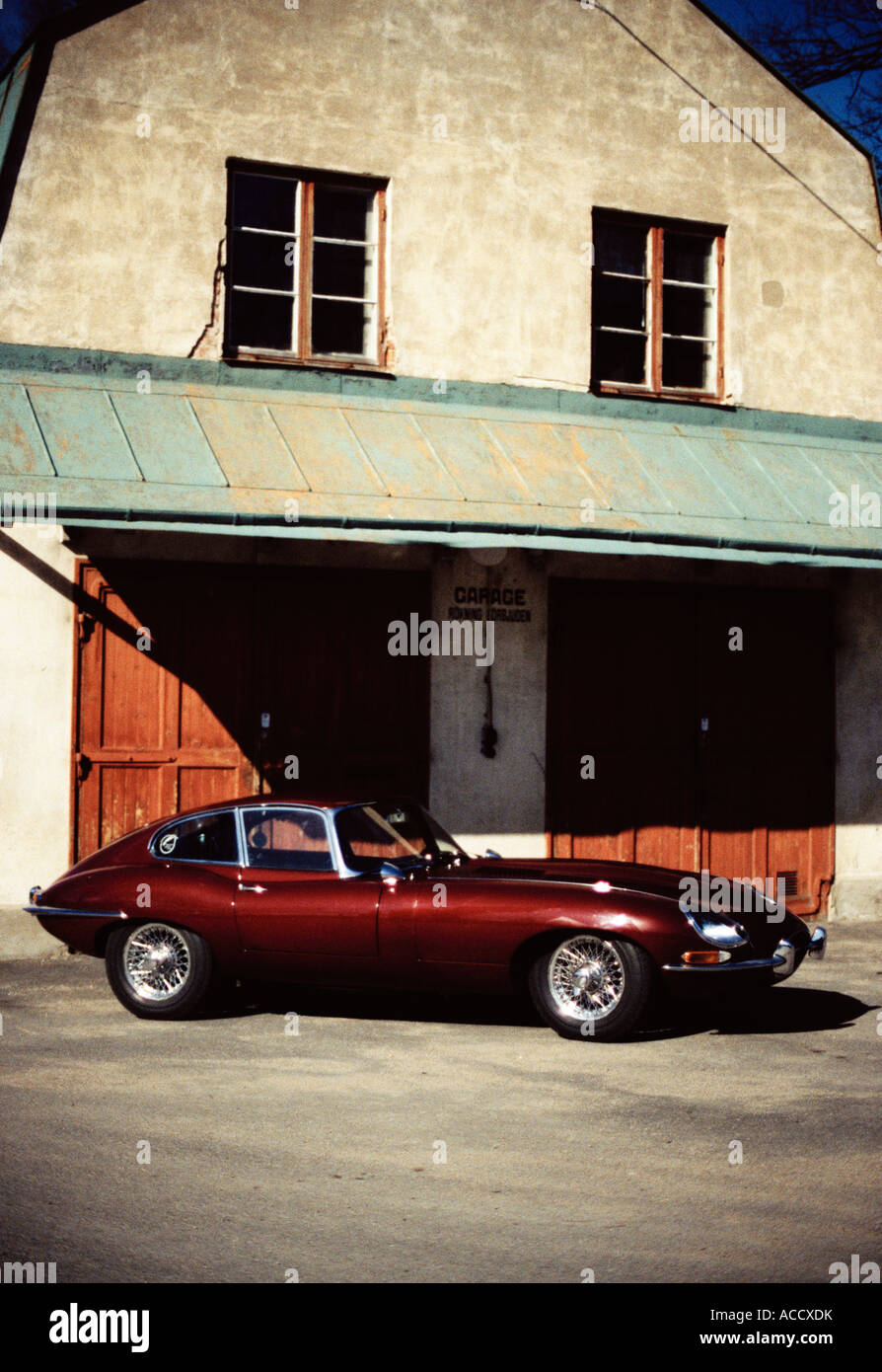 Red jaguar e type hi-res stock photography and images - Alamy