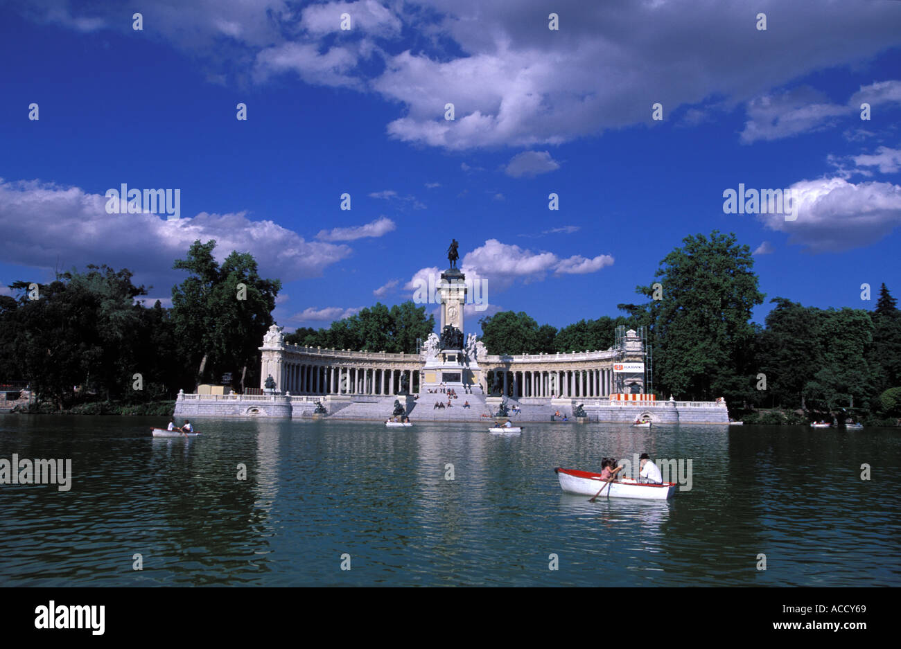 madrid rowing boats in the pont of Retiro Park Stock Photo - Alamy