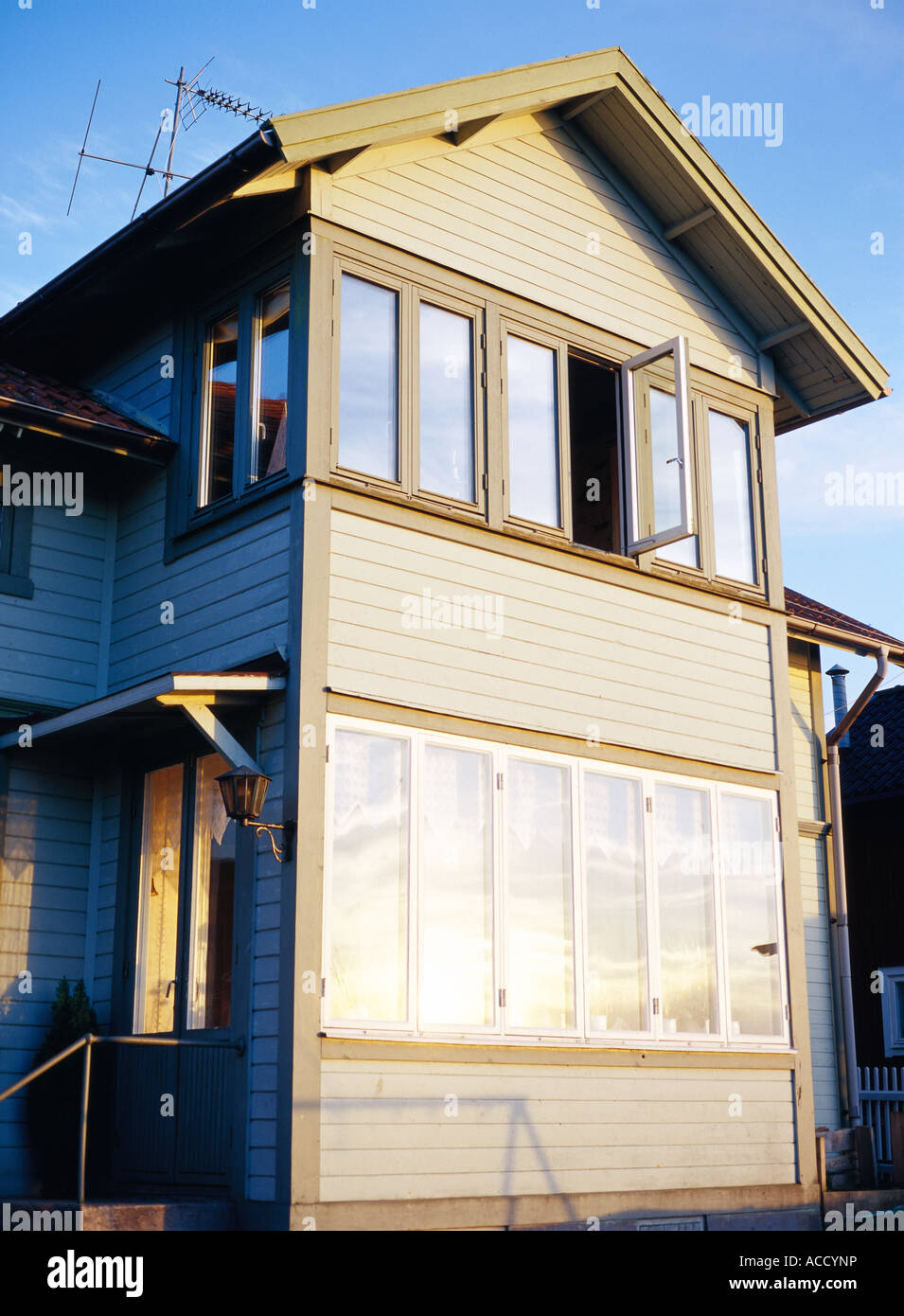 Reflections on windows on a house Stock Photo - Alamy