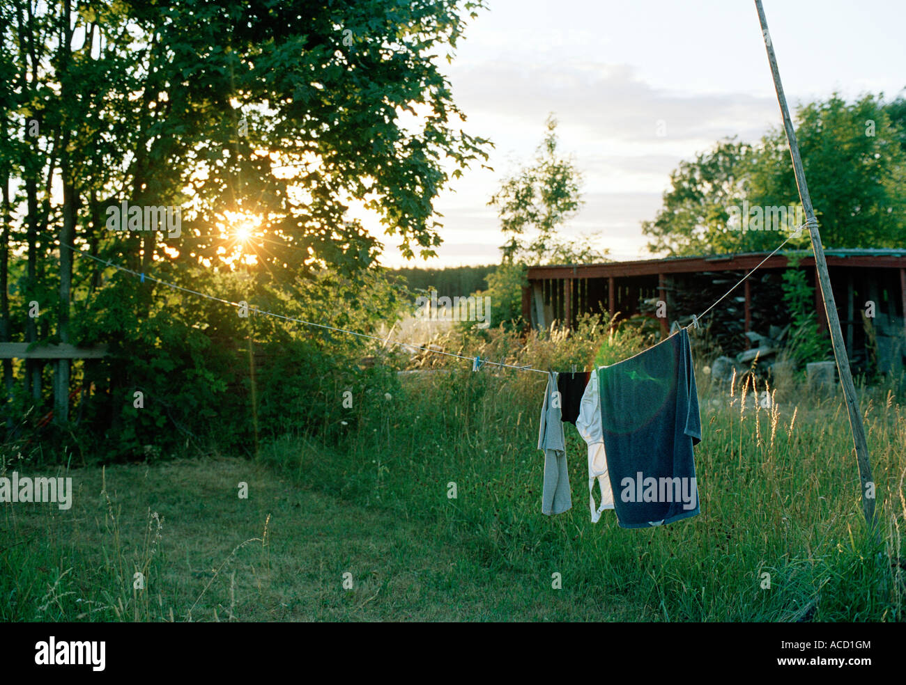 Clothes line in garden drying hi-res stock photography and images - Alamy