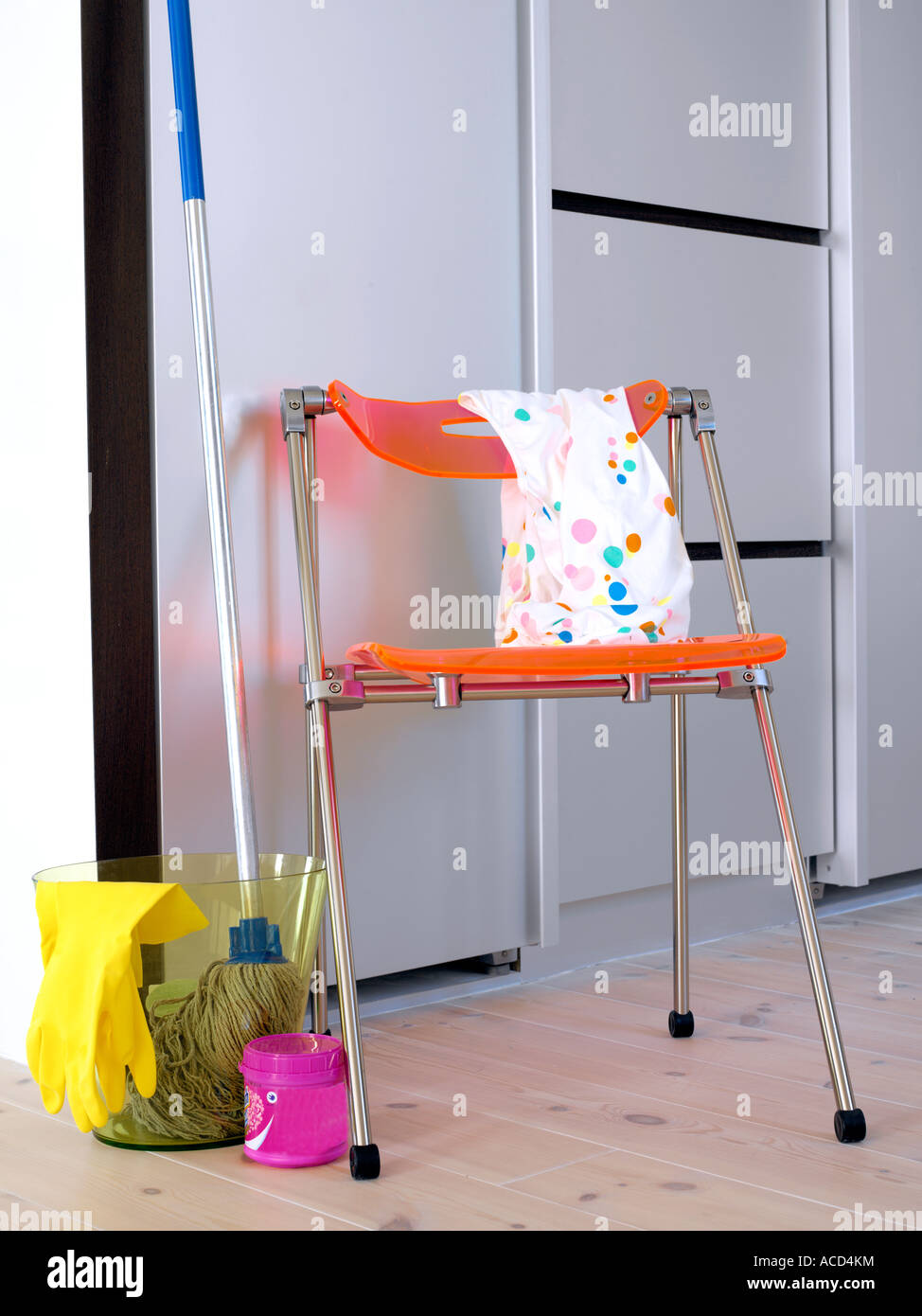 Things vertical hi-res stock photography and images - Alamy