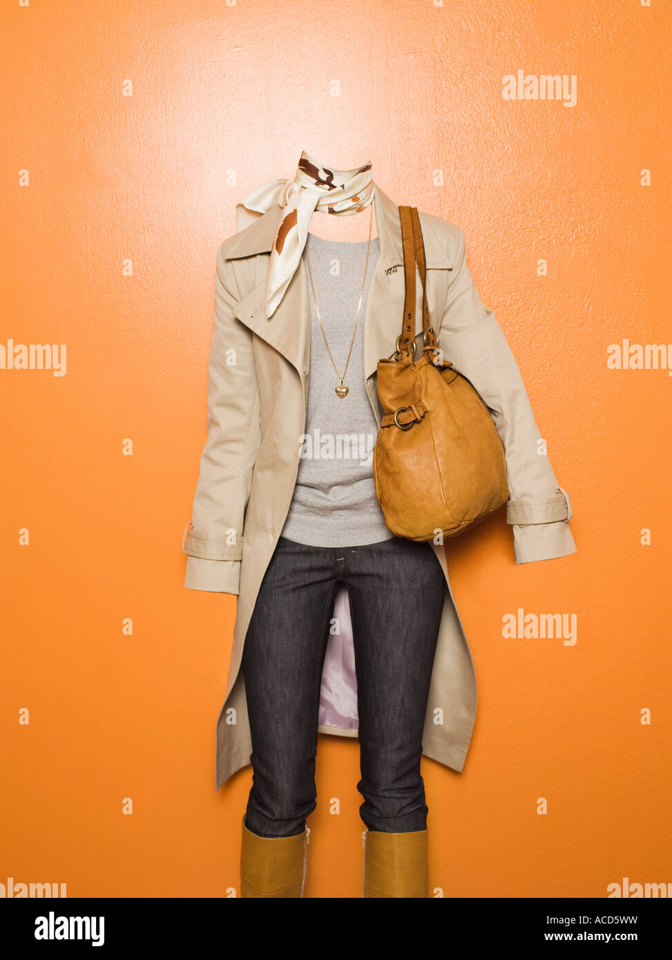 Clothes on headless body hi-res stock photography and images - Alamy
