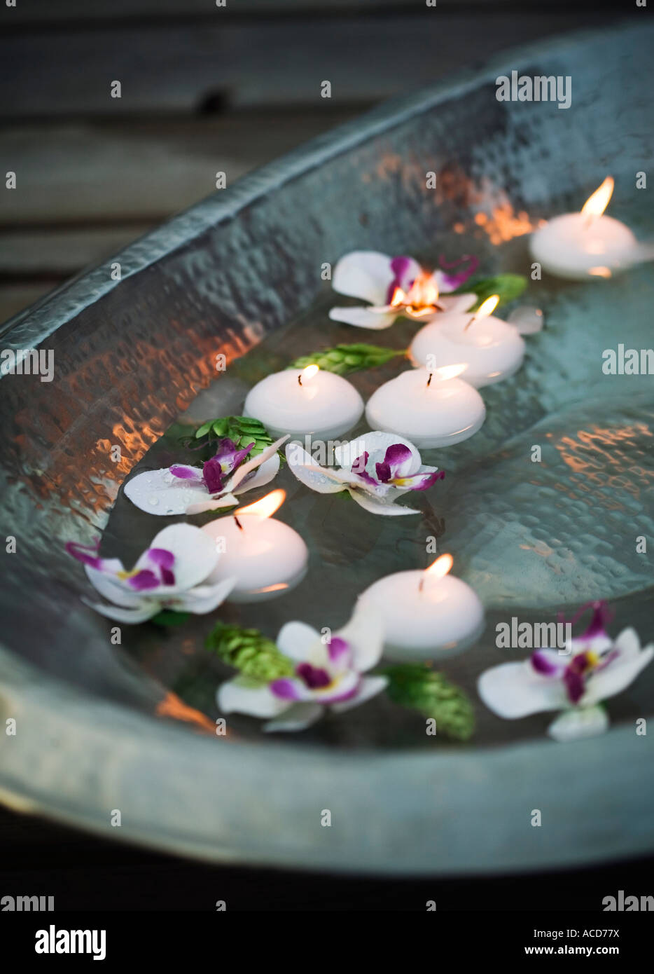 Floating candles in a bowl Stock Photo - Alamy