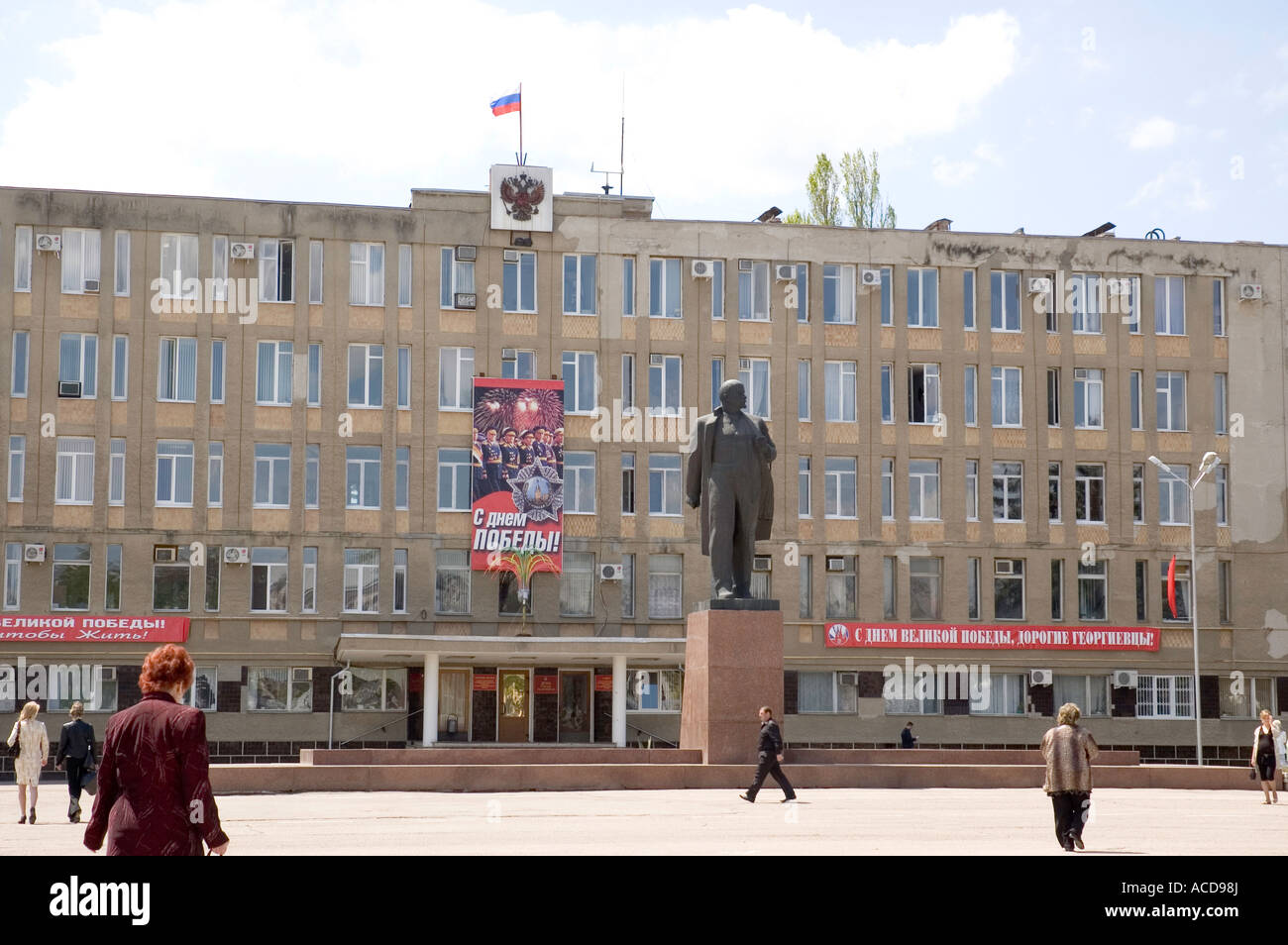 statue to former Bolshevik leader Lenin in the main square in ...