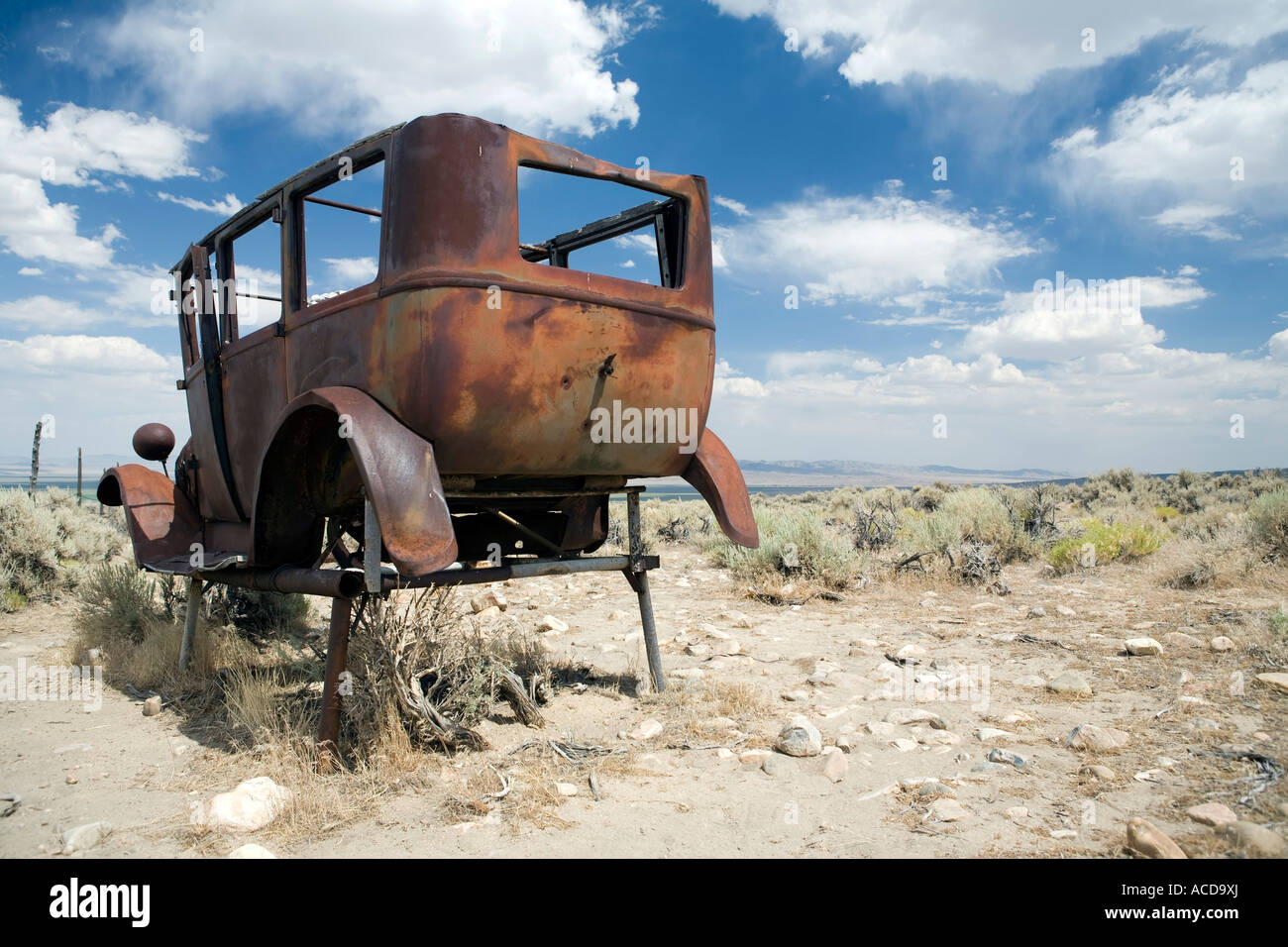 Old rusted basin hi-res stock photography and images - Alamy