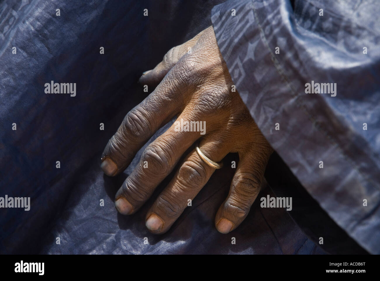 The indigo dyed robes of the Tuareg stain the skin and give the tribe ...