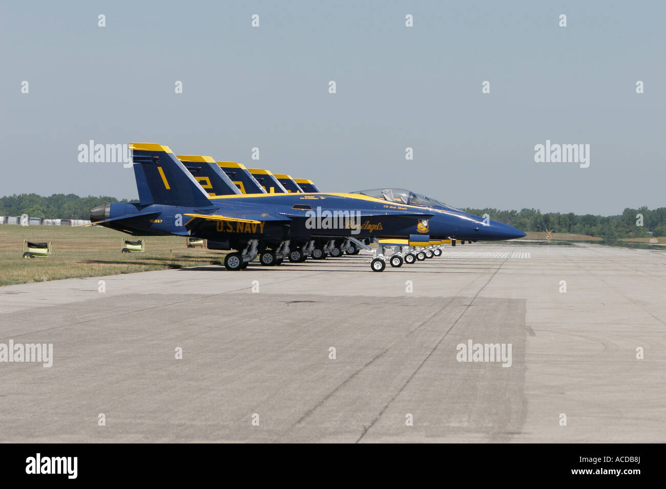 Blue angels team hi-res stock photography and images - Alamy