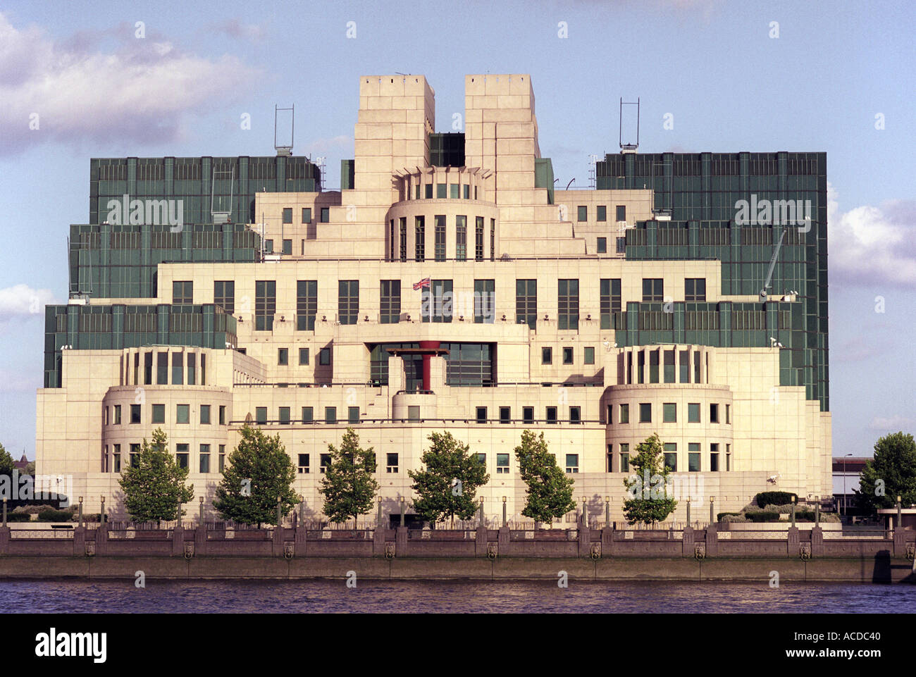 MI 6 buiding near Vauxhall Bridge London Stock Photo - Alamy