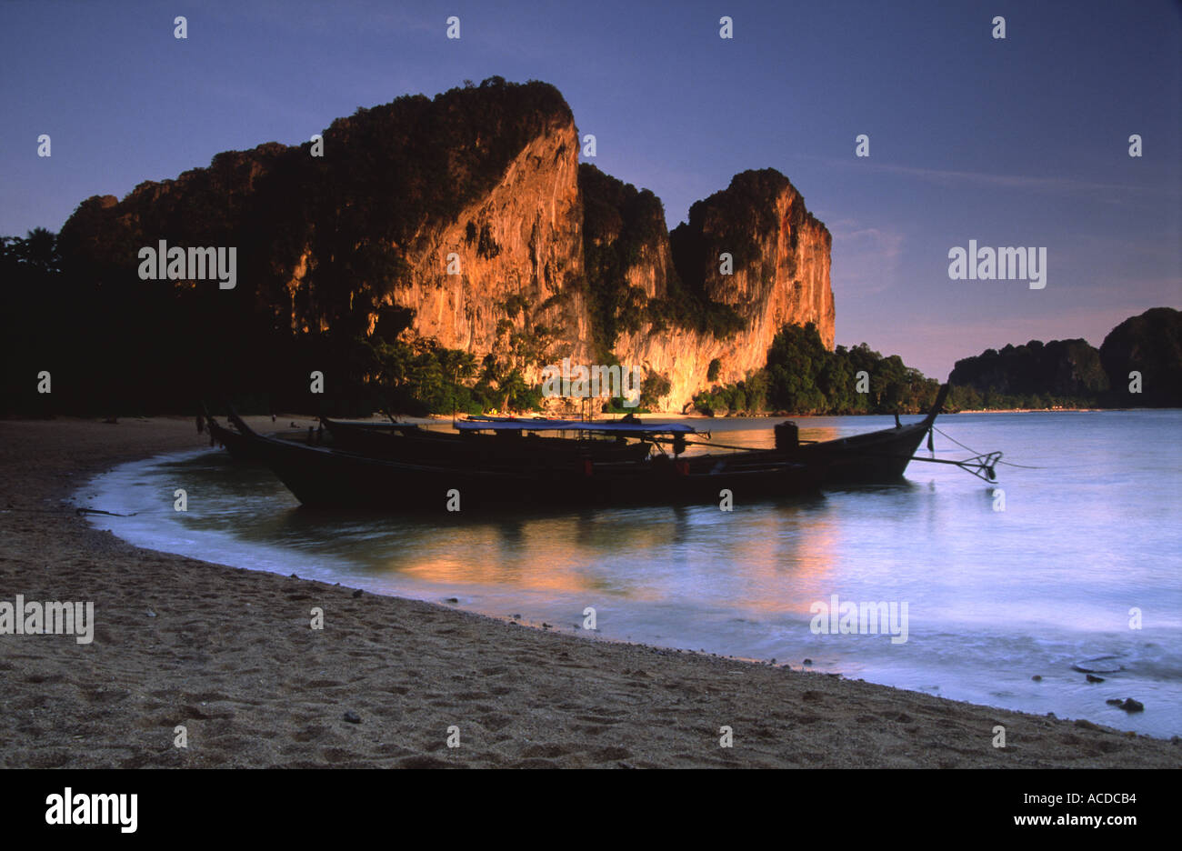 Sunset on limestone towers in Tonsai Bay Phra Nang Peninsula Krabi ...
