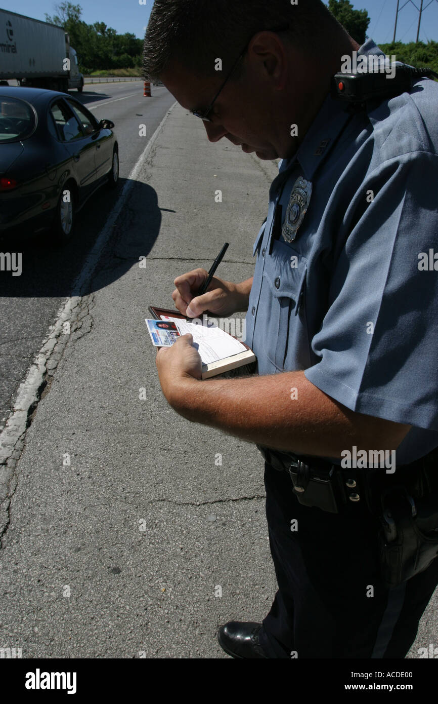 Policeman writing a ticket hi-res stock photography and images - Alamy