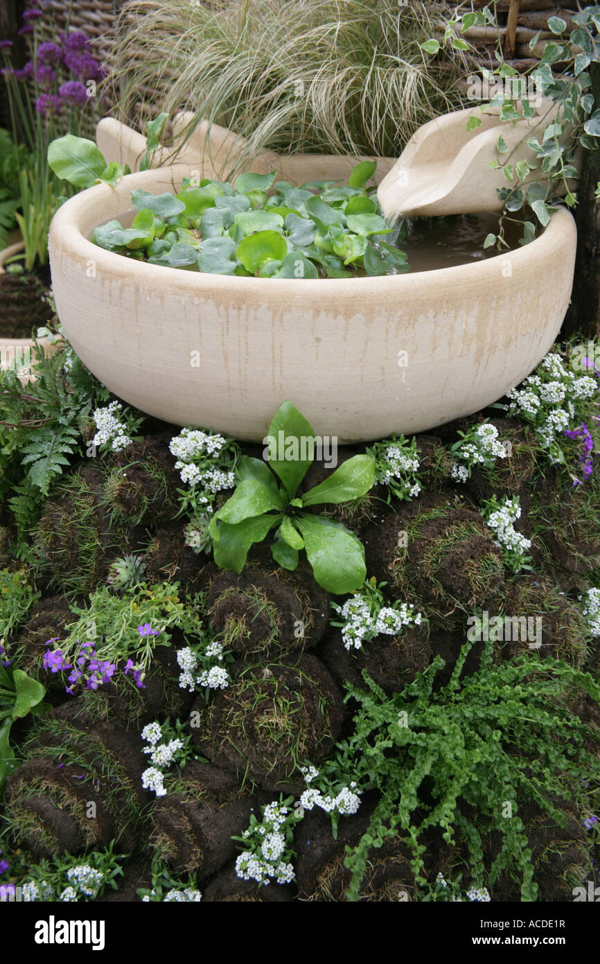 Stone water feature hi-res stock photography and images - Alamy