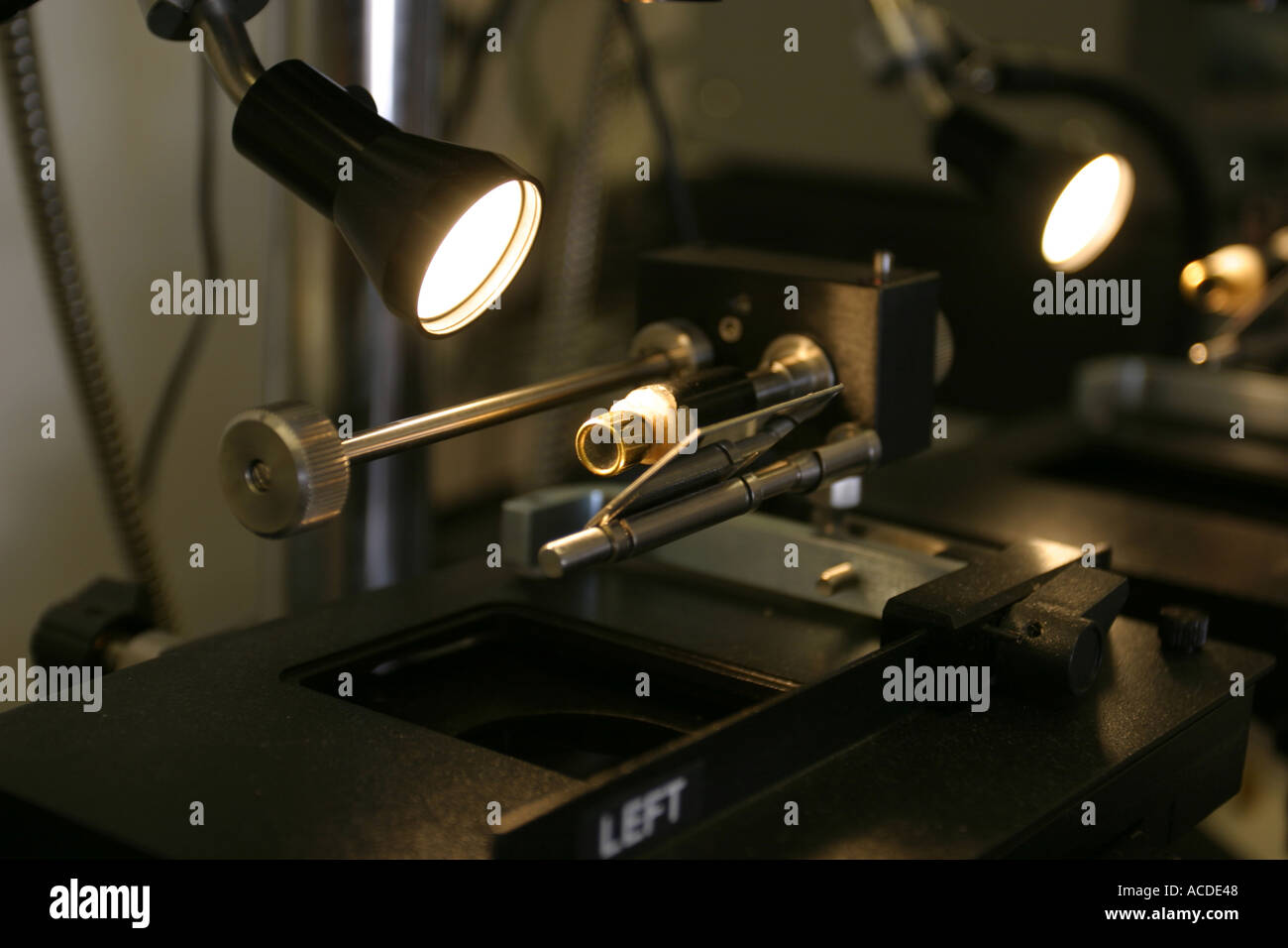 Microscope forensics hi-res stock photography and images - Alamy