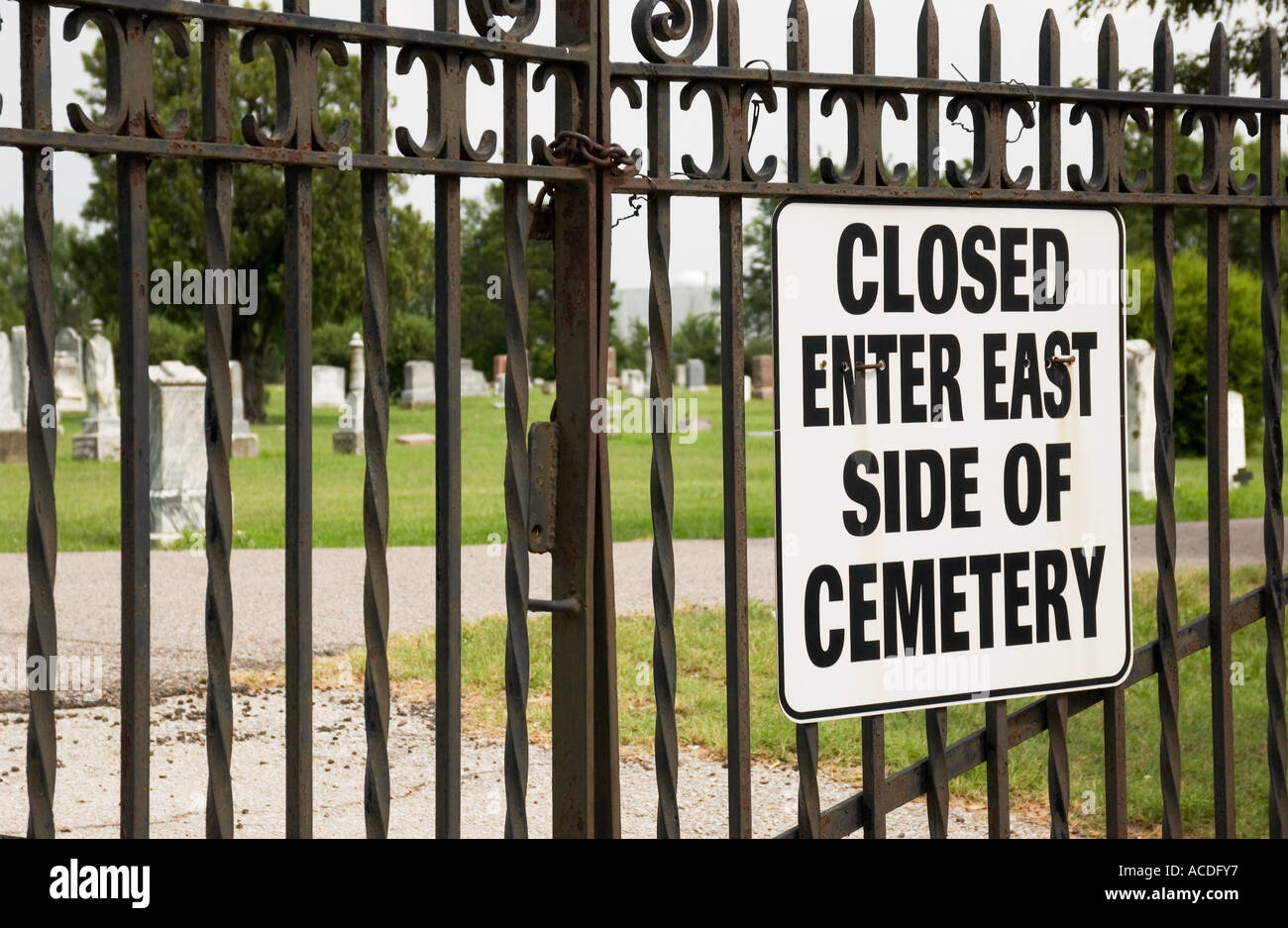 Cemetery gate closure sign hi-res stock photography and images - Alamy
