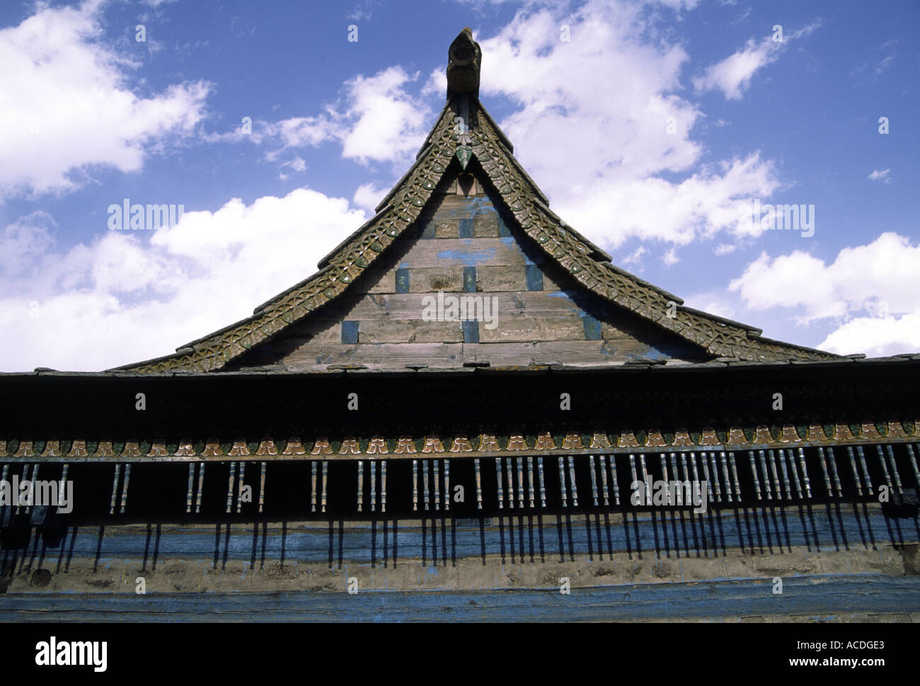 Roof detail of wooden house in Kalpa HP India Stock Photo - Alamy