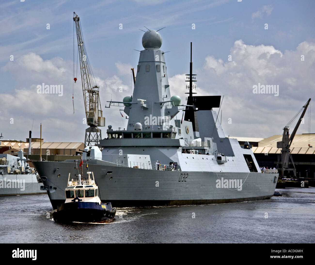 Hms daring hi-res stock photography and images - Alamy